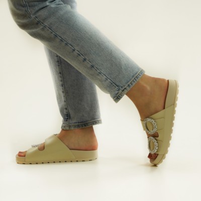 Papuqe verore, papuqe për femra – Faqe 4 – Carnival