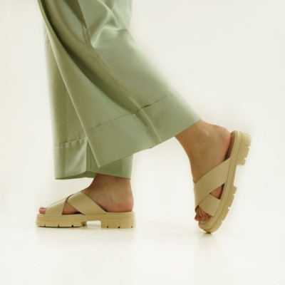 Papuqe verore, papuqe për femra – Faqe 4 – Carnival